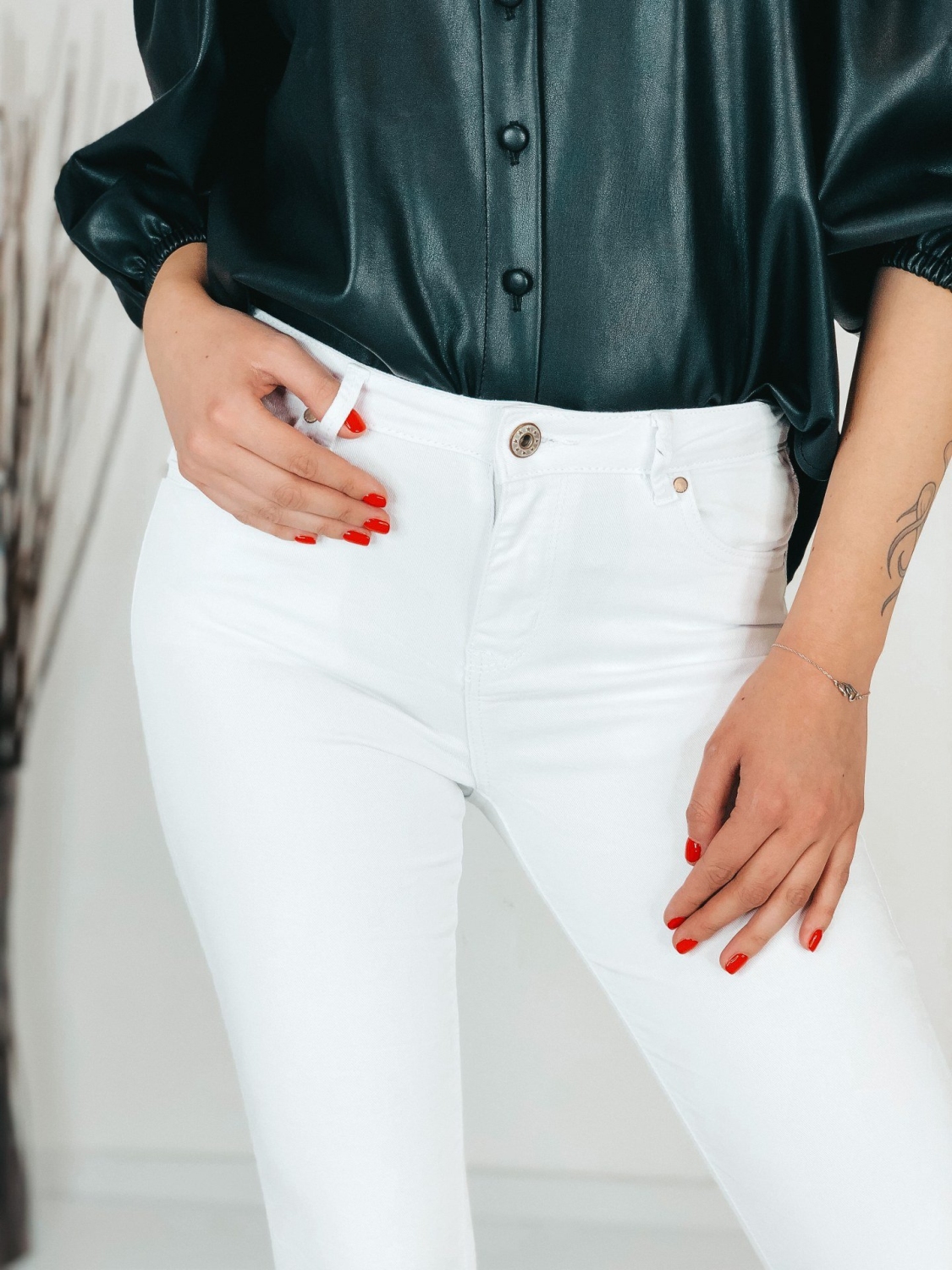 Dámske biele elastické rifle s vysokým pásom - Webmoda.sk